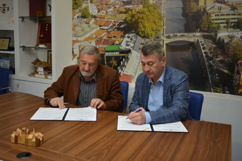 Općina Stari Grad potpisla ugovor o finansijskoj podršci za FK Vratnik ...