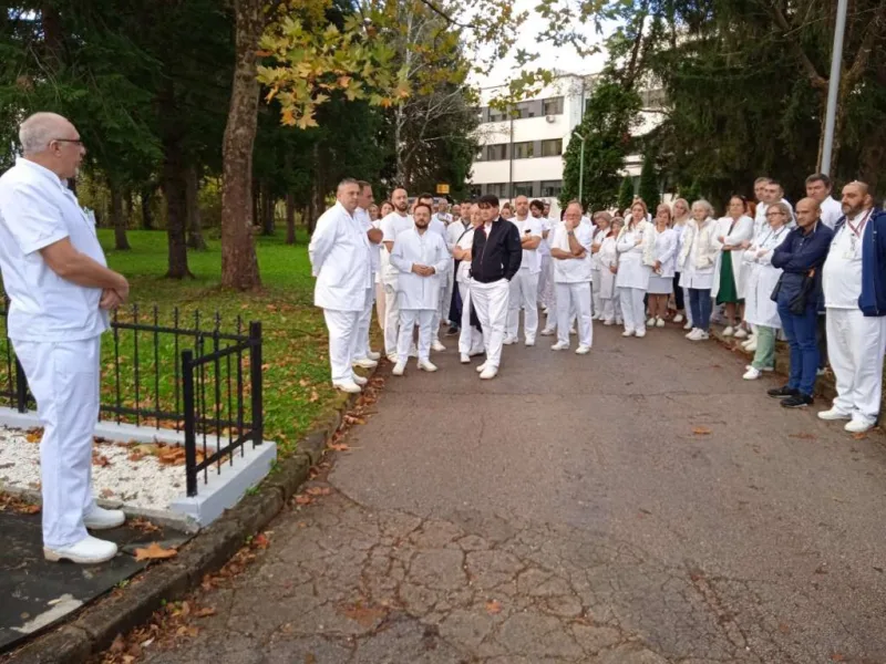 Ljekari u Bihaću prvi održali štrajk upozorenja: 'Sramotno je da ...