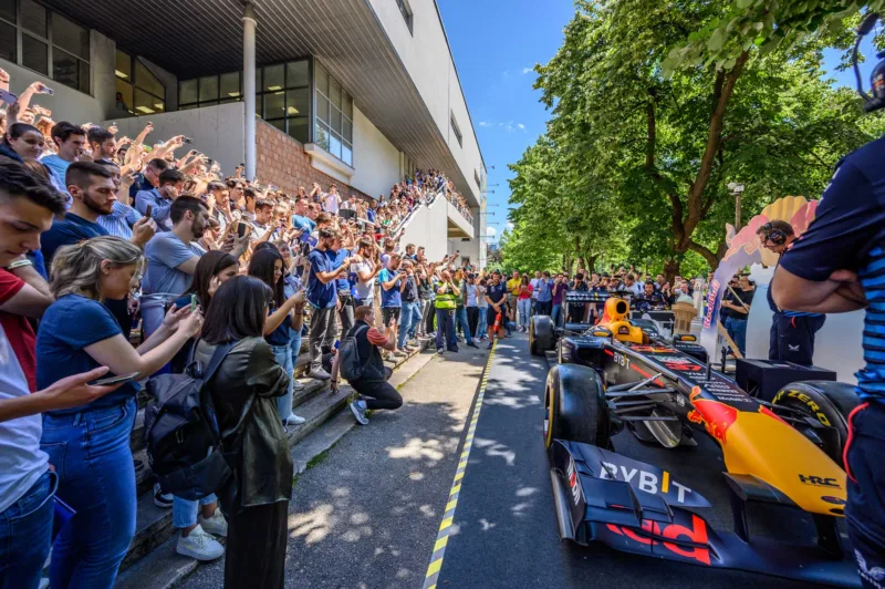 Tim Red Bull Racinga posjetio Mašinski fakultet i održao predavanje ...