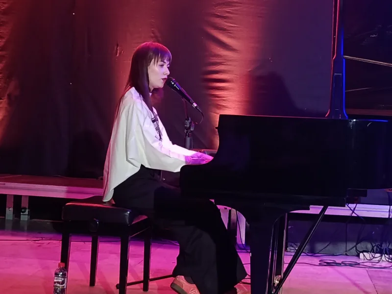 Emi Trnka održala unplugged koncert