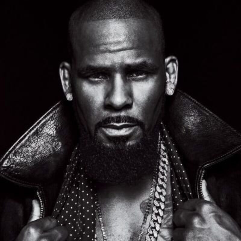R. Kelly traži da ga puste u kućni pritvor, boji se da će ga ubiti u ...