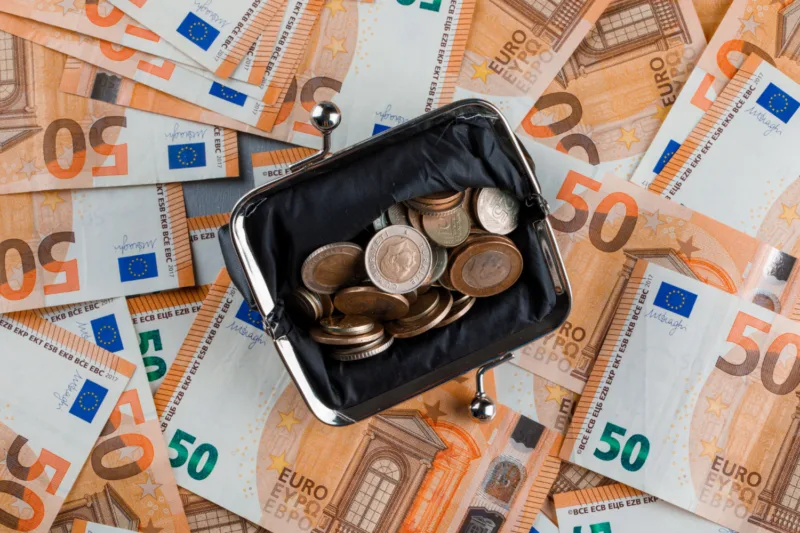 Koliko je novca "normalno" držati na računu? Prosjek raste s godinama ...