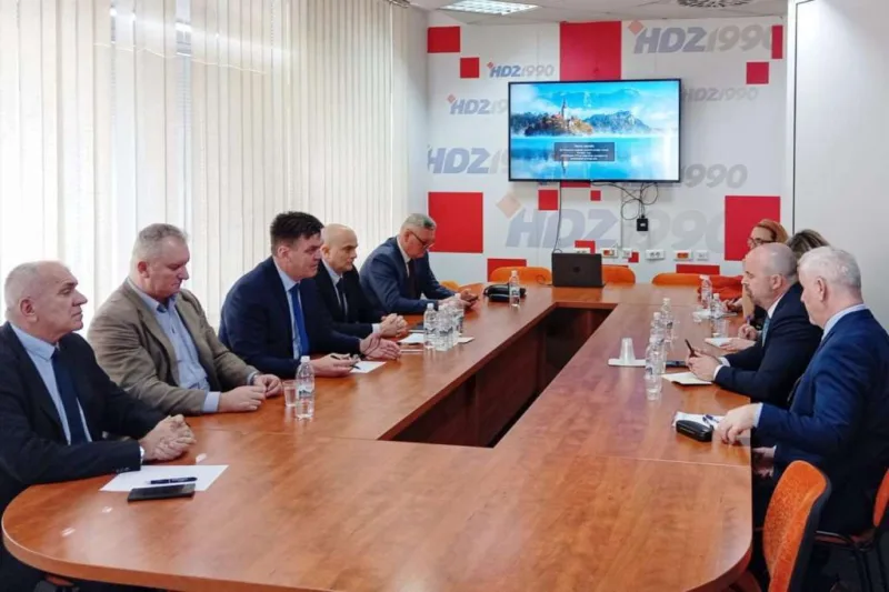 Ginkel u Mostaru s predstavnicima novog političkog bloka hrvatskih ...