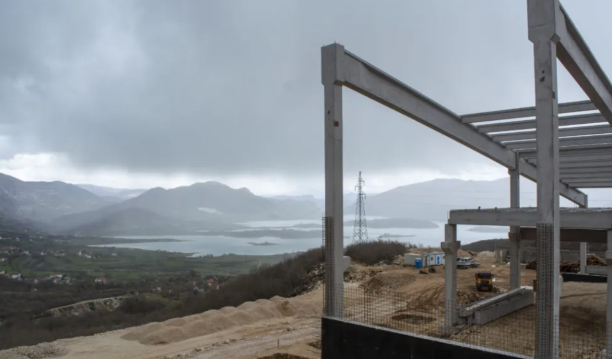 FOTO Napreduju radovi na njemačkoj fabrici u BiH: Zapošljavat će ...